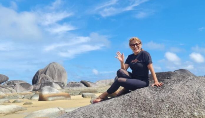 Sudah Dua Kali Datang, Eka Sari Lorena : Pantai yang Keren, Keindahan ...